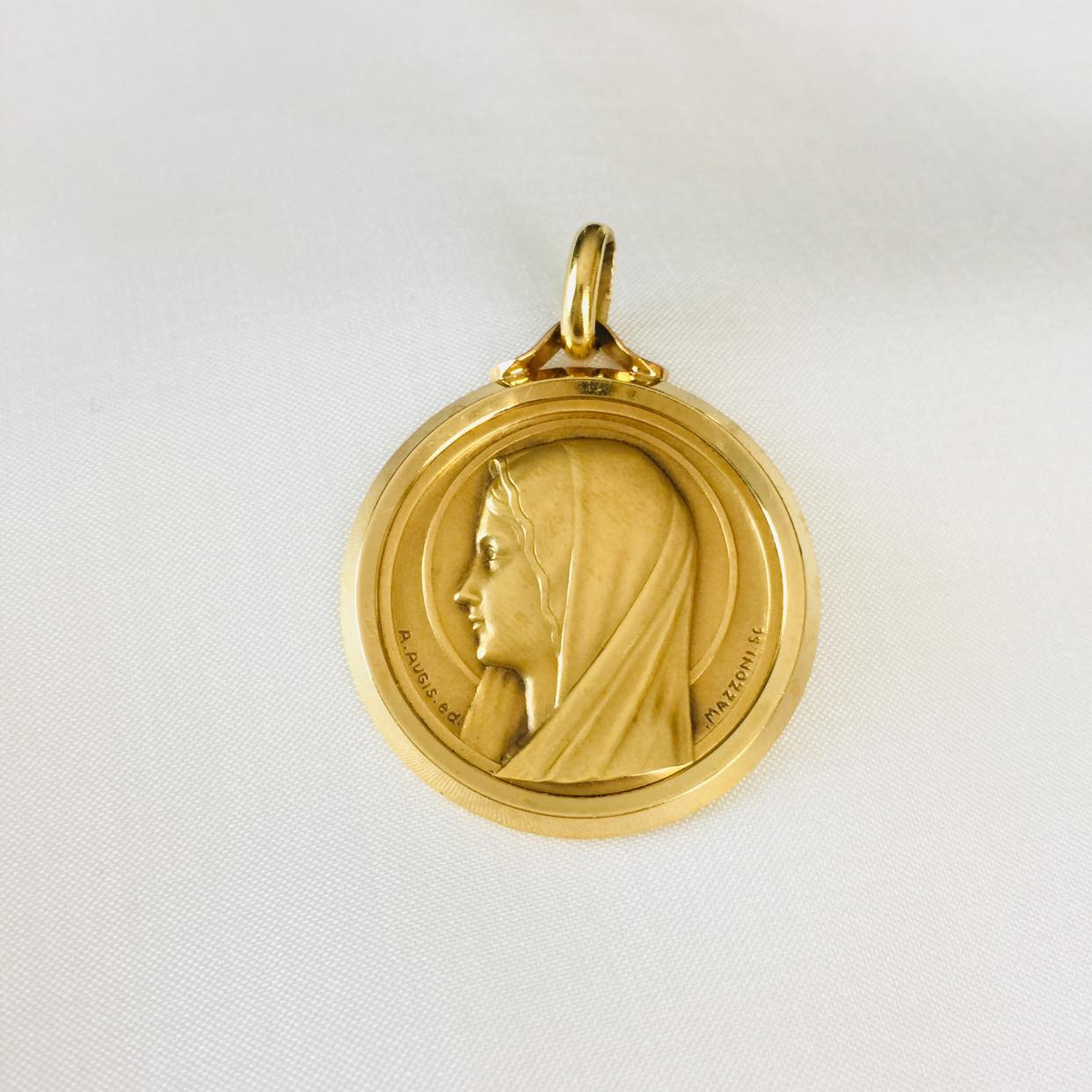 Médaille AUGIS - Les bijoux de MAXENCE